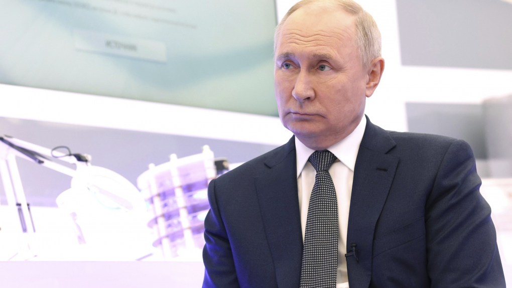 Путин сел за штурвал авиатренажера в летном училище Краснодара | ОТР